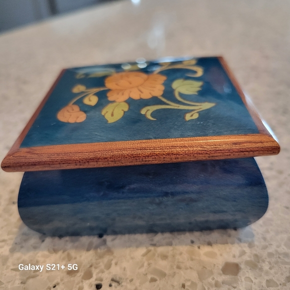 WOODEN TRINKET BOX WITH INLAY | Other | Vintage Beautiful Wood Trinket ...